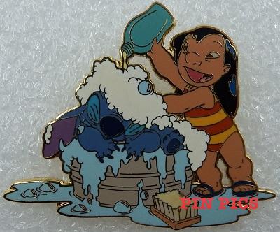 PP24049 - Stitch Sundays - Lilo Giving Stitch a Bath - PinPics