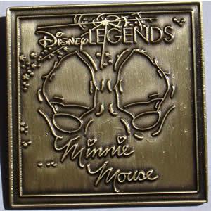 PP60527 - D.E.C. - Disney Legends - Minnie Mouse Bronze Footprints ...