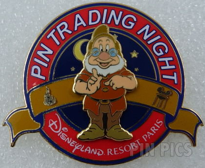 PP62332 - DLP - Doc - Pin Trading Night - PinPics
