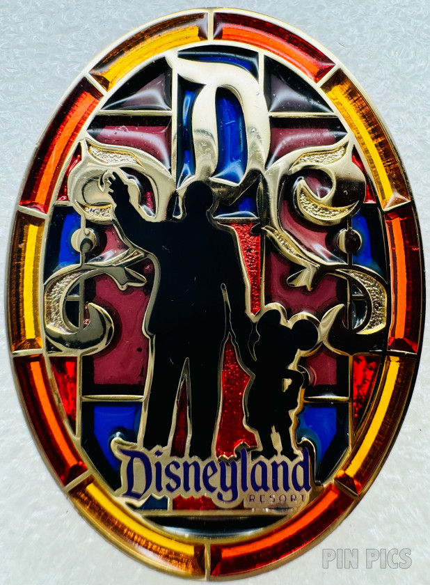 PP70000 - DLR - Partners Statue - Stained Glass - PinPics