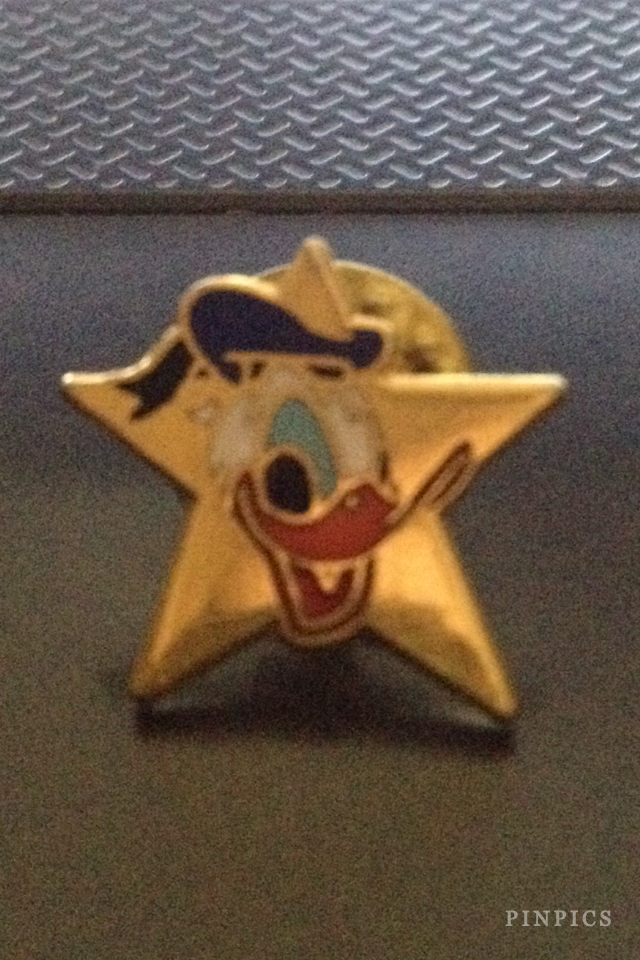 PP101772 - Donald Duck head in a gold star - PinPics