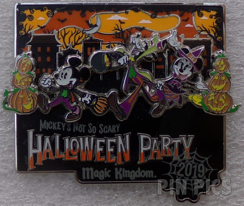 PP137384 - WDW - Mickey, Goofy and Minnie - Trick or Treating - MNSSHP ...