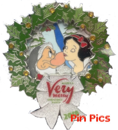 PP155826 - Disney Parks - Snow White and Grumpy - Very Merry Christmas ...