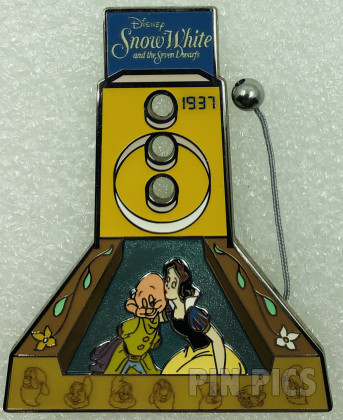 PP162395 - DLR - Snow White and Dopey - Alley Bowler Arcade - February ...