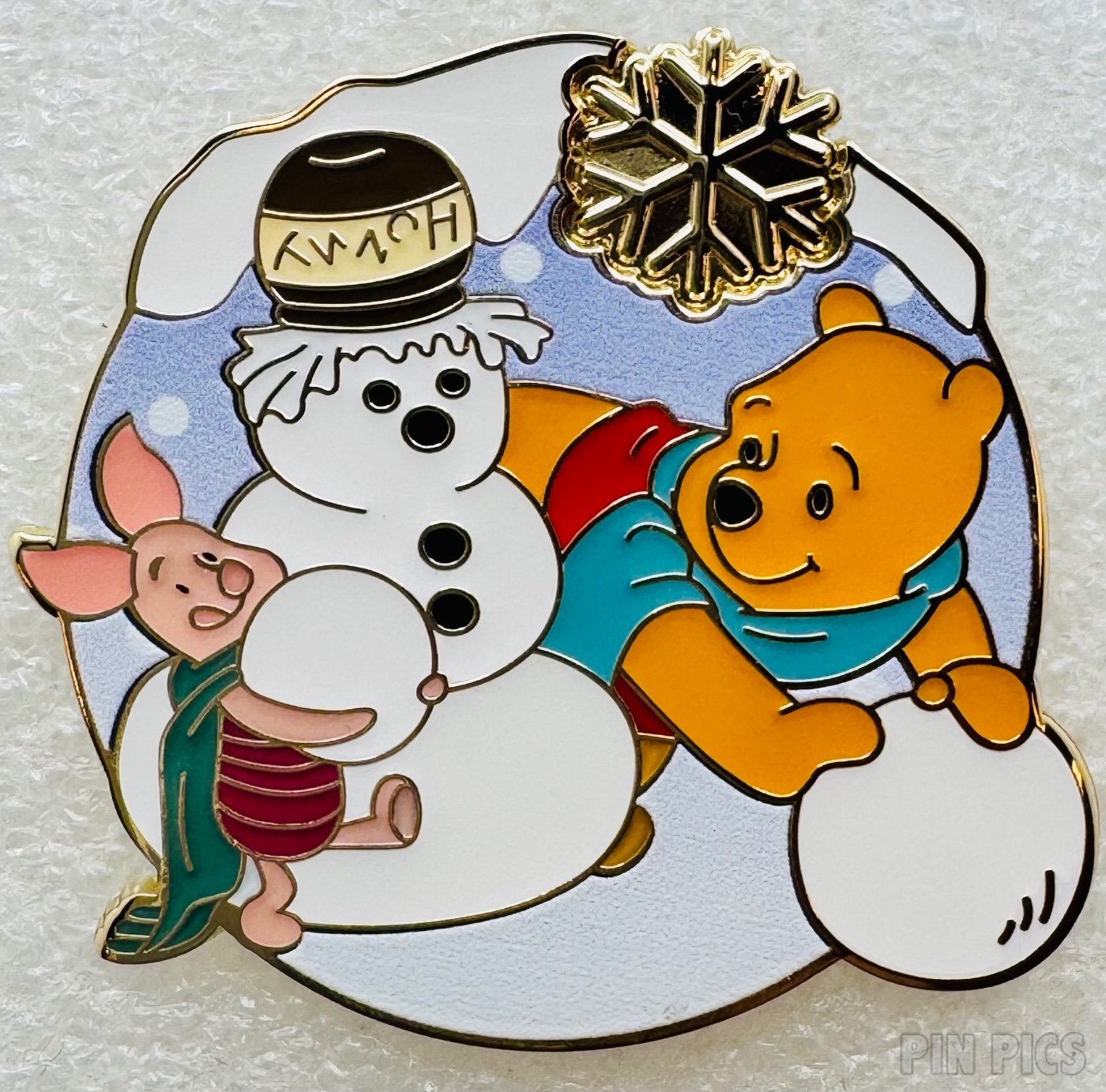 PP162568 - Winnie the Pooh, Piglet - Snowman - Gold Snowflake - PinPics