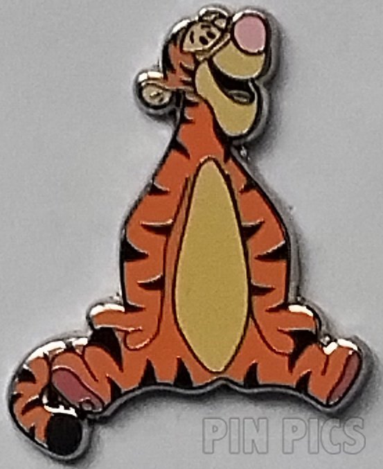 PP173480 - DLP - Tigger - Sitting - Winnie the Pooh - Cast Lanyard ...