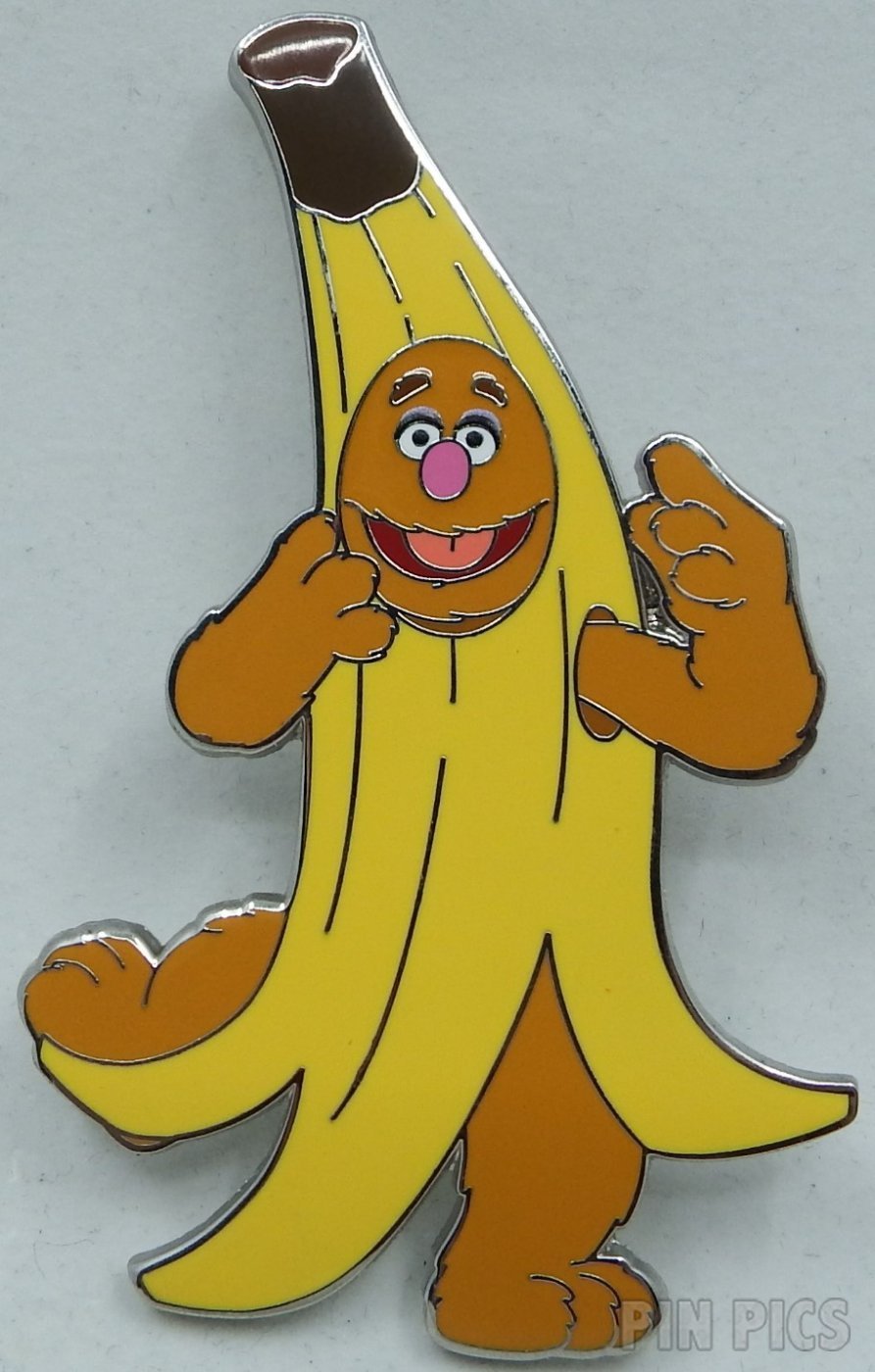 PP147968 - WDI - Fozzie Bear Dressed as a Banana - Muppets Haunted ...
