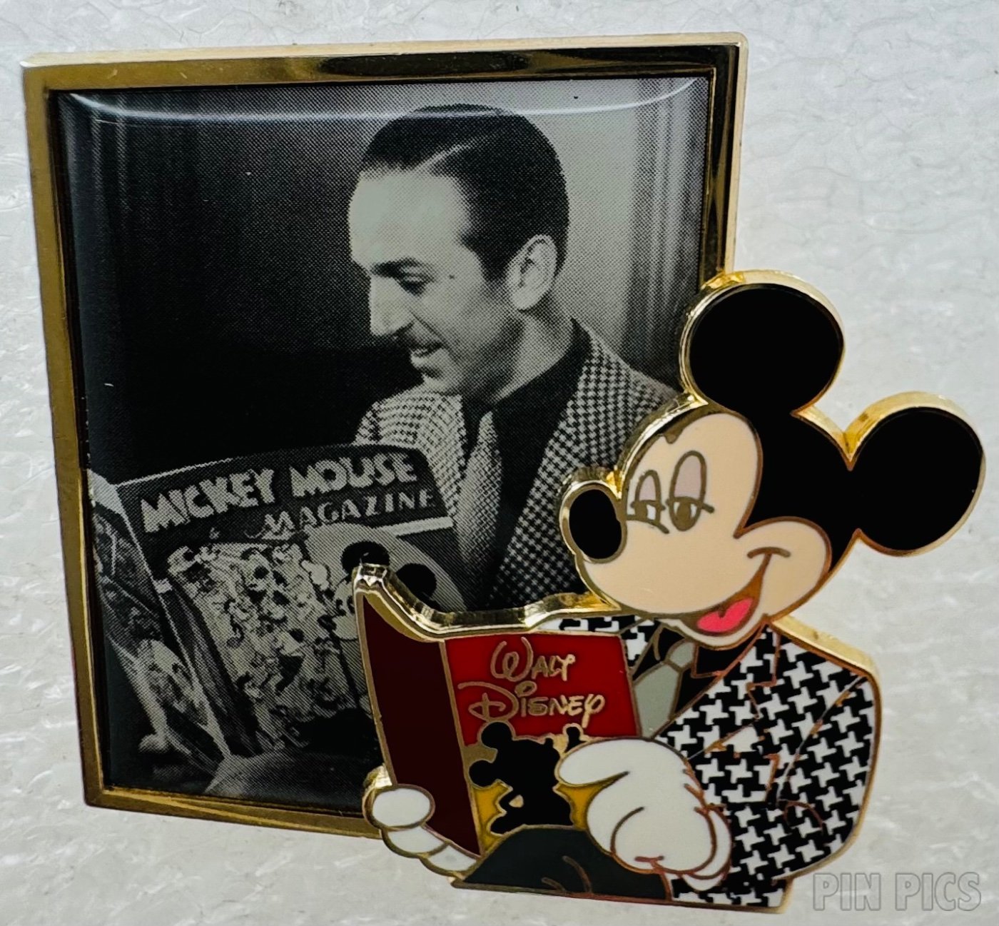 PP48537 - WDW - Walt Disney, Mickey - Reading Comics - It All Started ...