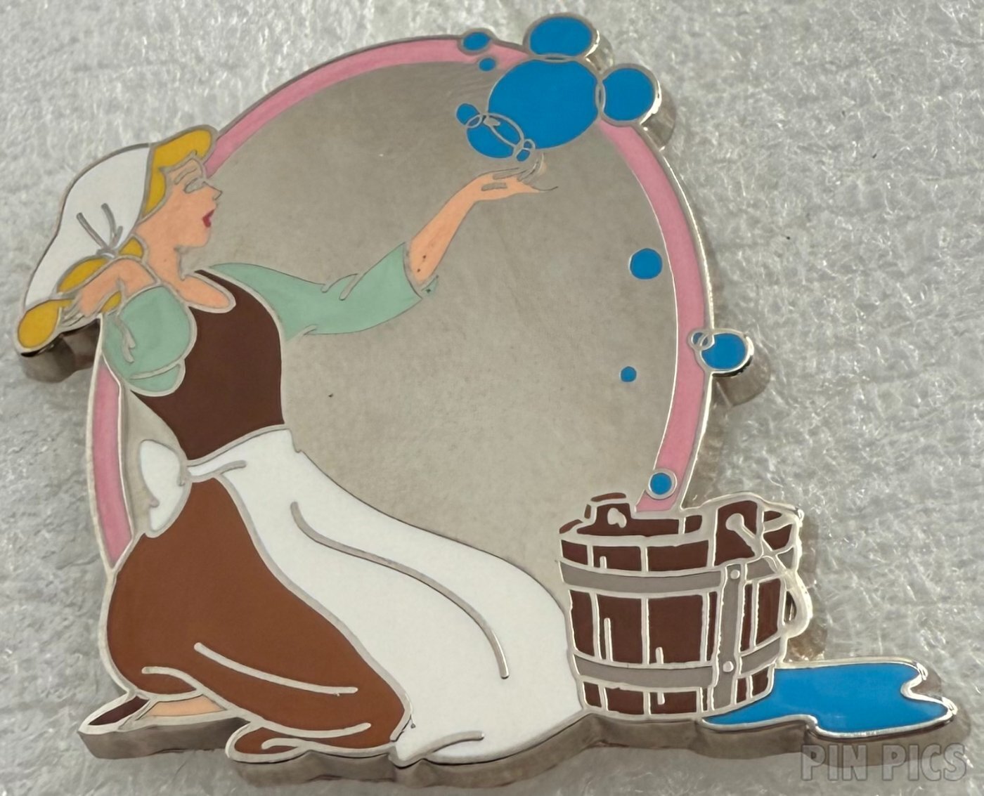 PP41435 - WDW - Cinderella - Textile Services - Cast Exclusive - PinPics