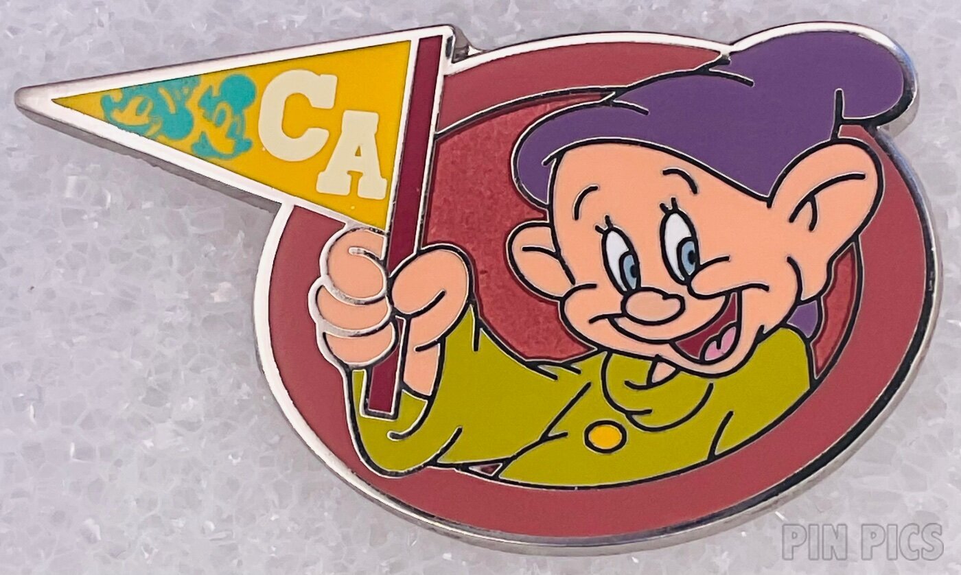 PP173472 - DLR - Dopey - Chaser - California - Pennants with Character Set - Mystery - Disney ...